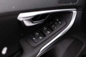 Melns Volvo V40 2019 Rīga, ar dzinēja tilpumu 2.00 L un nobraukumu 169 tūkst. km par 12995 €, foto 14 vietnē AUTOMOTO.COM.LV