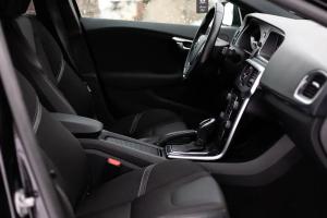 Melns Volvo V40 2019 Rīga, ar dzinēja tilpumu 2.00 L un nobraukumu 169 tūkst. km par 12995 €, foto 20 vietnē AUTOMOTO.COM.LV