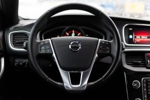 Melns Volvo V40 2019 Rīga, ar dzinēja tilpumu 2.00 L un nobraukumu 169 tūkst. km par 12995 €, foto 21 vietnē AUTOMOTO.COM.LV