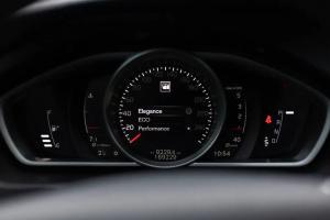 Melns Volvo V40 2019 Rīga, ar dzinēja tilpumu 2.00 L un nobraukumu 169 tūkst. km par 12995 €, foto 24 vietnē AUTOMOTO.COM.LV