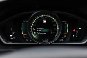 Melns Volvo V40 2019 Rīga, ar dzinēja tilpumu 2.00 L un nobraukumu 169 tūkst. km par 12995 €, foto 25 vietnē AUTOMOTO.COM.LV