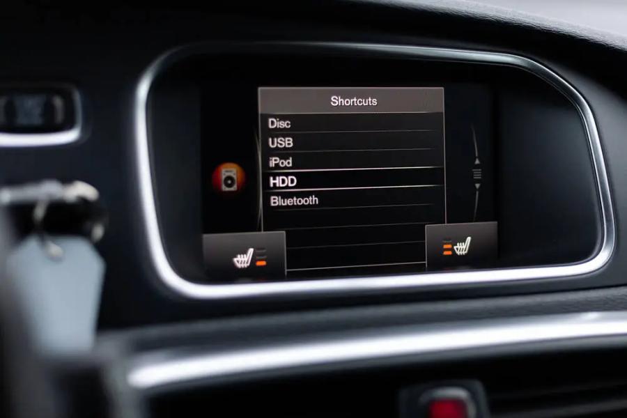 Melns Volvo V40 2019 Rīga, ar dzinēja tilpumu 2.00 L un nobraukumu 169 tūkst. km par 12995 €, foto 27 vietnē AUTOMOTO.COM.LV