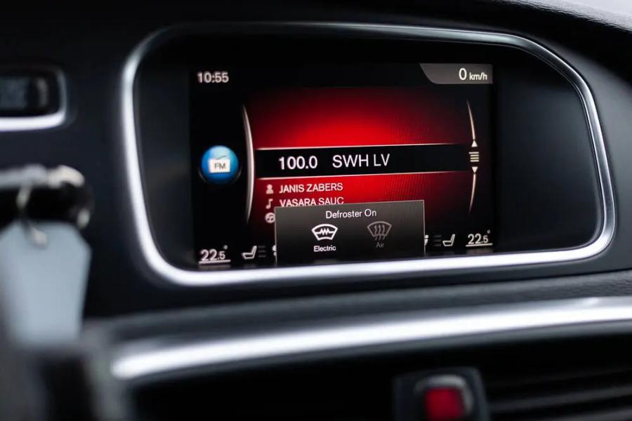 Melns Volvo V40 2019 Rīga, ar dzinēja tilpumu 2.00 L un nobraukumu 169 tūkst. km par 12995 €, foto 28 vietnē AUTOMOTO.COM.LV