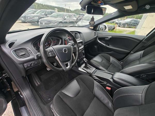Melns Volvo V40 2019 Viļņa, ar dzinēja tilpumu 2.00 L un nobraukumu 220 tūkst. km par 9900 €, foto 10 vietnē AUTOMOTO.COM.LV