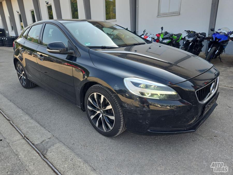 Melns Volvo V40 2019 Viļņa, ar dzinēja tilpumu 2.00 L un nobraukumu 158 tūkst. km par 9000 €, foto 1 vietnē AUTOMOTO.COM.LV