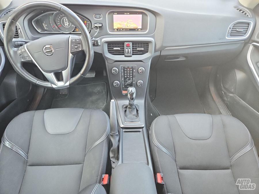 Melns Volvo V40 2019 Viļņa, ar dzinēja tilpumu 2.00 L un nobraukumu 158 tūkst. km par 9000 €, foto 6 vietnē AUTOMOTO.COM.LV