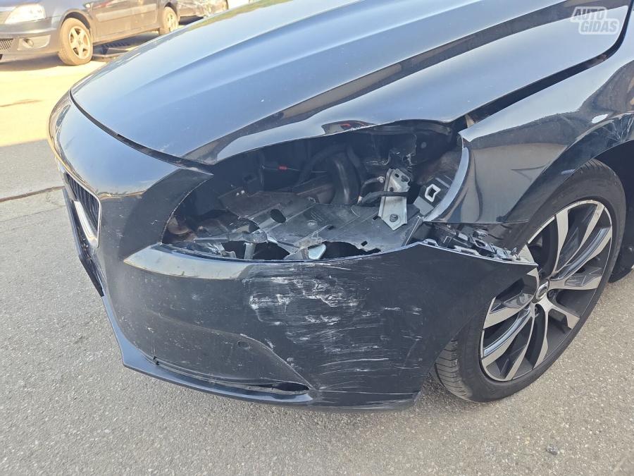 Melns Volvo V40 2019 Viļņa, ar dzinēja tilpumu 2.00 L un nobraukumu 158 tūkst. km par 9000 €, foto 13 vietnē AUTOMOTO.COM.LV
