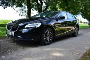 Black Volvo V40 2019 in Vilnius, with an engine capacity of 1.50 L and mileage of 248 thousand km for 9700 €, photo 4 on AUTOMOTO.COM.LV