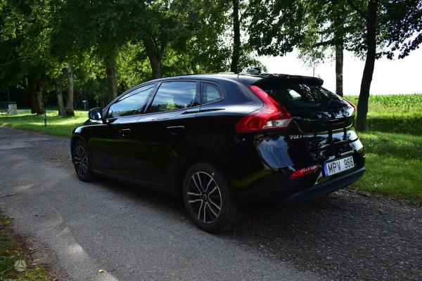 Вольво В40 2019 в Вильнюс на AUTOMOTO.COM.LV Черный Вольво В40 2019 в Вильнюс, объемом двигателя 1.50 л и пробегом 248 тыс. км за 9700 €, фото 5 на AUTOMOTO.COM.LV