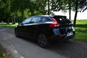 Black Volvo V40 2019 in Vilnius, with an engine capacity of 1.50 L and mileage of 248 thousand km for 9700 €, photo 5 on AUTOMOTO.COM.LV