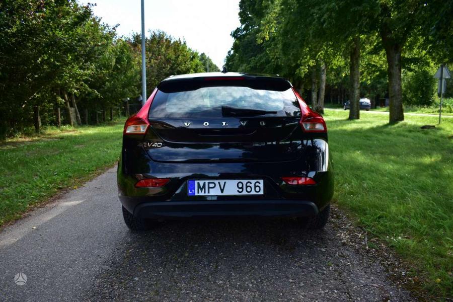 Black Volvo V40 2019 in Vilnius, with an engine capacity of 1.50 L and mileage of 248 thousand km for 9700 €, photo 6 on AUTOMOTO.COM.LV