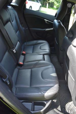 Black Volvo V40 2019 in Vilnius, with an engine capacity of 1.50 L and mileage of 248 thousand km for 9700 €, photo 11 on AUTOMOTO.COM.LV