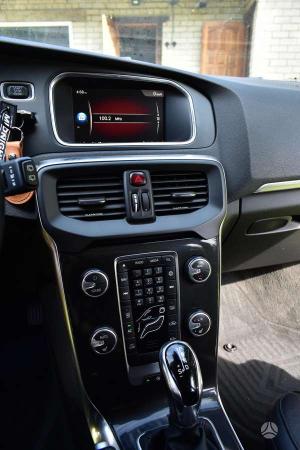 Black Volvo V40 2019 in Vilnius, with an engine capacity of 1.50 L and mileage of 248 thousand km for 9700 €, photo 14 on AUTOMOTO.COM.LV
