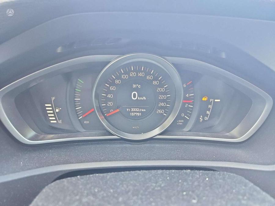 Черный Вольво В40 2019 в Вильнюс, объемом двигателя 1.97 л и пробегом 158 тыс. км за 9000 €, фото 8 на AUTOMOTO.COM.LV