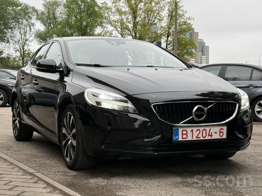 Black Volvo V40 2019 in Riga, with an engine capacity of 1.50 L and mileage of 0 thousand km for 10800 €, photo 1 on AUTOMOTO.COM.LV
