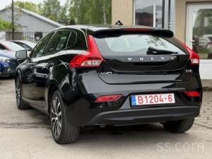 Black Volvo V40 2019 in Riga, with an engine capacity of 1.50 L and mileage of 0 thousand km for 10800 €, photo 4 on AUTOMOTO.COM.LV