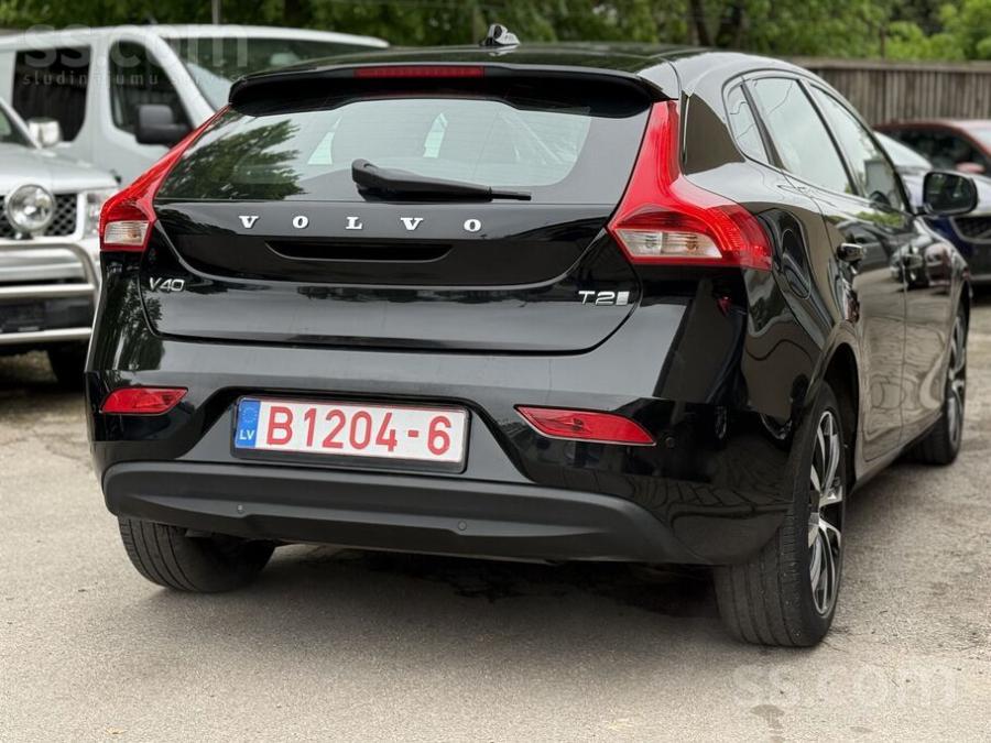 Black Volvo V40 2019 in Riga, with an engine capacity of 1.50 L and mileage of 0 thousand km for 10800 €, photo 5 on AUTOMOTO.COM.LV