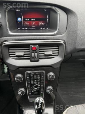 Black Volvo V40 2019 in Riga, with an engine capacity of 1.50 L and mileage of 0 thousand km for 10800 €, photo 6 on AUTOMOTO.COM.LV