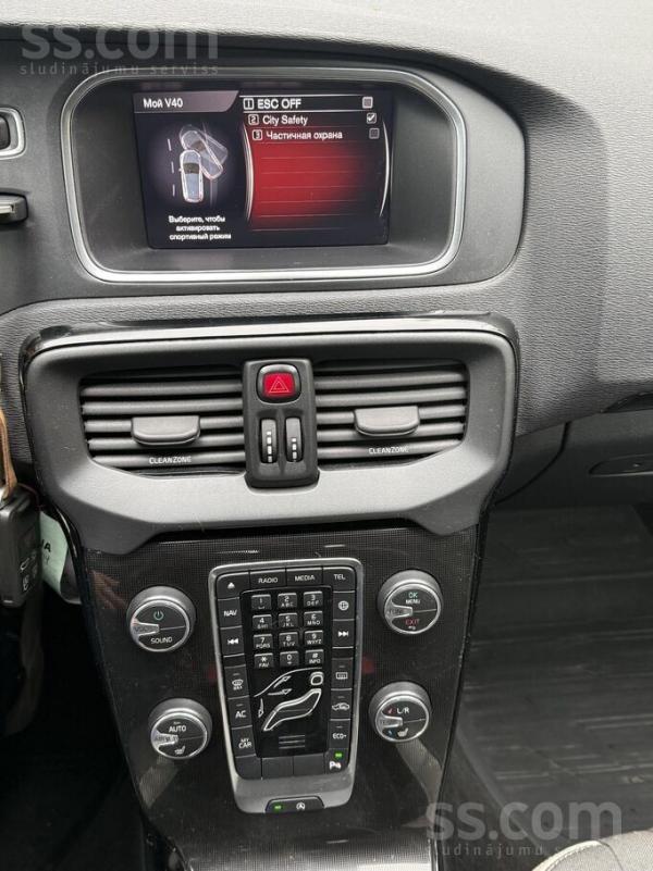 Black Volvo V40 2019 in Riga, with an engine capacity of 1.50 L and mileage of 0 thousand km for 10800 €, photo 7 on AUTOMOTO.COM.LV