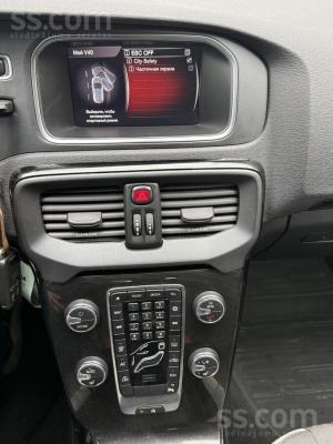Black Volvo V40 2019 in Riga, with an engine capacity of 1.50 L and mileage of 0 thousand km for 10800 €, photo 7 on AUTOMOTO.COM.LV
