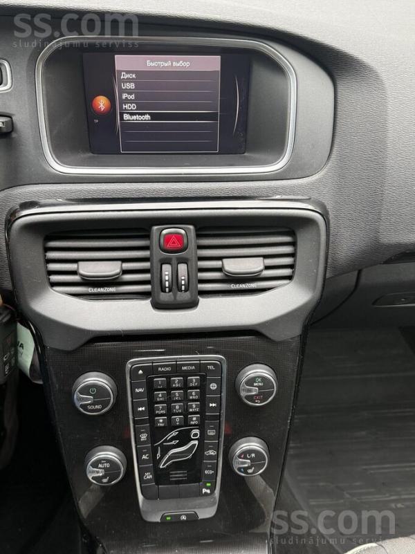 Black Volvo V40 2019 in Riga, with an engine capacity of 1.50 L and mileage of 0 thousand km for 10800 €, photo 8 on AUTOMOTO.COM.LV