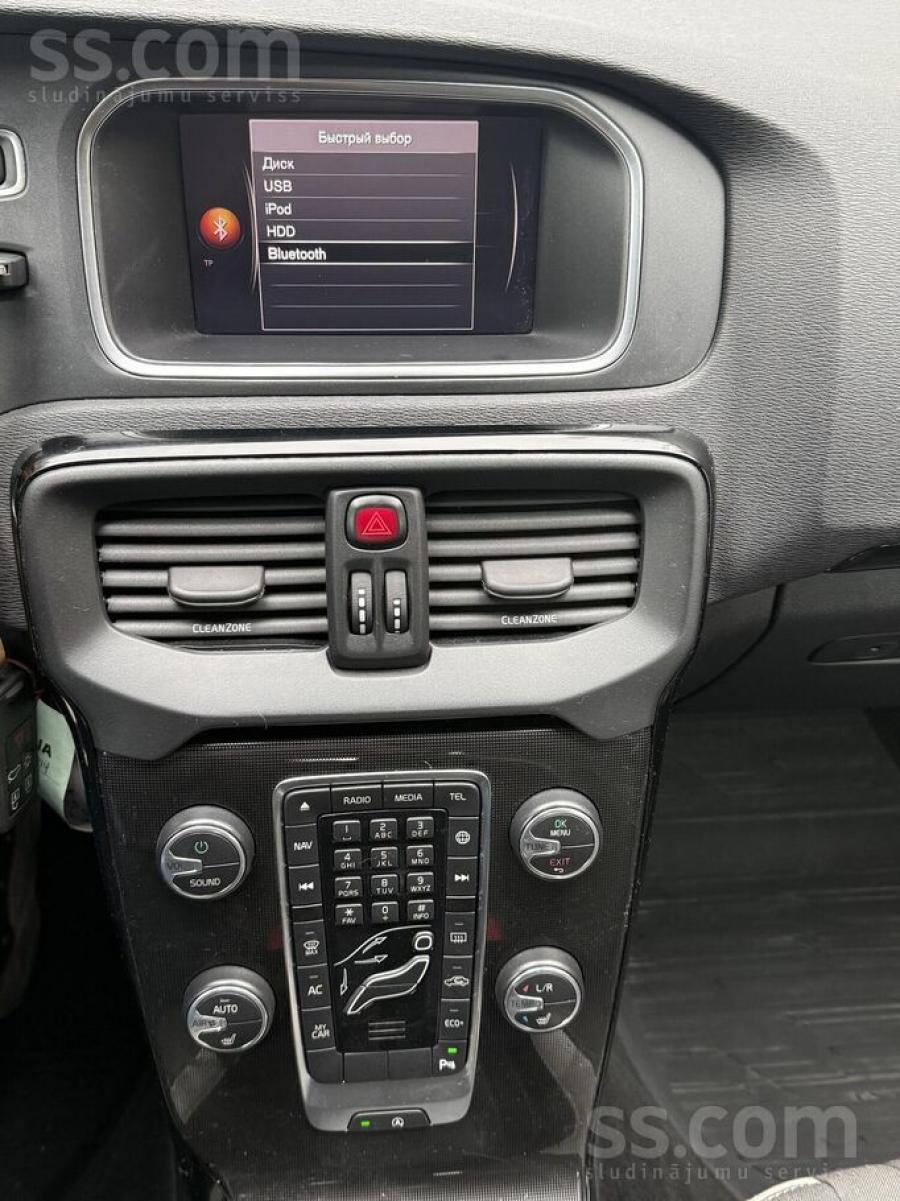 Black Volvo V40 2019 in Riga, with an engine capacity of 1.50 L and mileage of 0 thousand km for 10800 €, photo 8 on AUTOMOTO.COM.LV