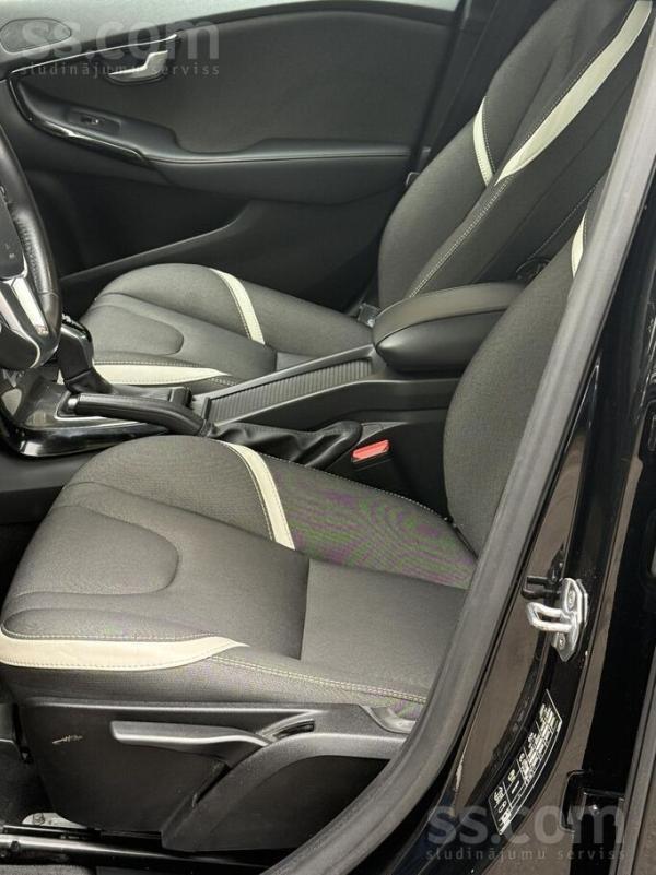 Black Volvo V40 2019 in Riga, with an engine capacity of 1.50 L and mileage of 0 thousand km for 10800 €, photo 9 on AUTOMOTO.COM.LV