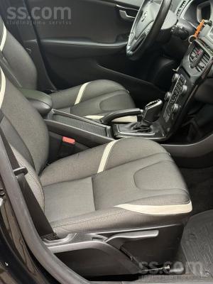 Black Volvo V40 2019 in Riga, with an engine capacity of 1.50 L and mileage of 0 thousand km for 10800 €, photo 10 on AUTOMOTO.COM.LV