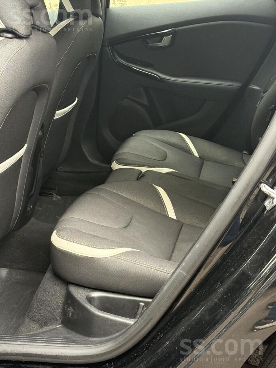Black Volvo V40 2019 in Riga, with an engine capacity of 1.50 L and mileage of 0 thousand km for 10800 €, photo 11 on AUTOMOTO.COM.LV