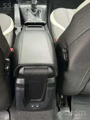 Black Volvo V40 2019 in Riga, with an engine capacity of 1.50 L and mileage of 0 thousand km for 10800 €, photo 13 on AUTOMOTO.COM.LV