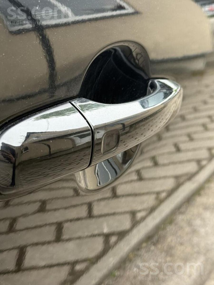 Black Volvo V40 2019 in Riga, with an engine capacity of 1.50 L and mileage of 0 thousand km for 10800 €, photo 15 on AUTOMOTO.COM.LV