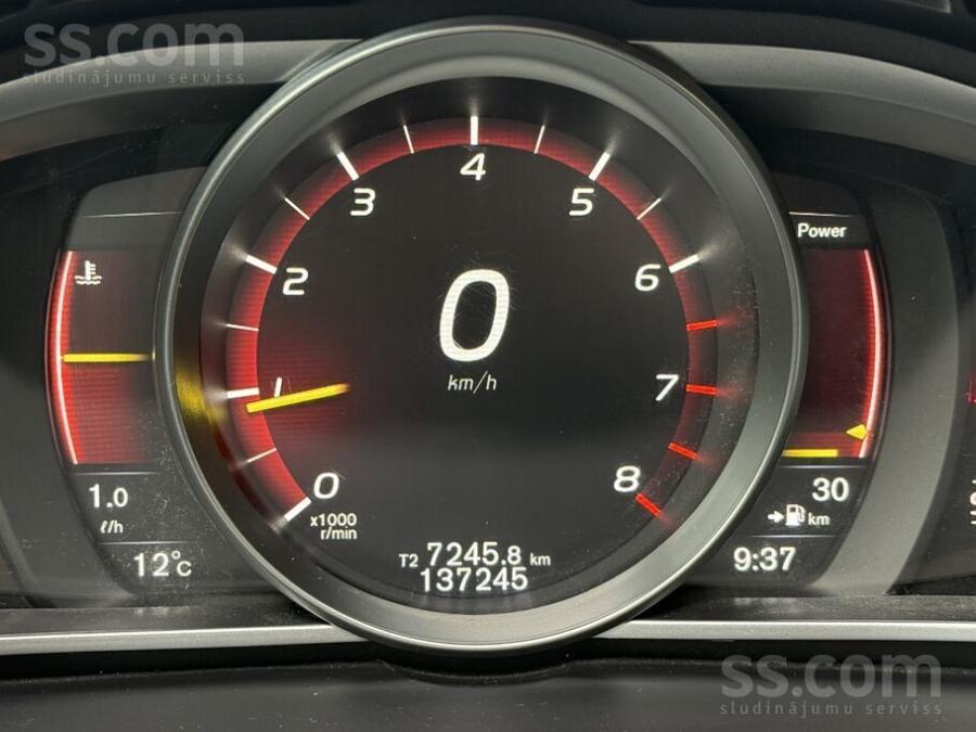 Black Volvo V40 2019 in Riga, with an engine capacity of 1.50 L and mileage of 0 thousand km for 10800 €, photo 17 on AUTOMOTO.COM.LV