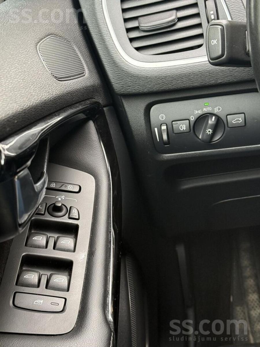 Black Volvo V40 2019 in Riga, with an engine capacity of 1.50 L and mileage of 0 thousand km for 10800 €, photo 18 on AUTOMOTO.COM.LV