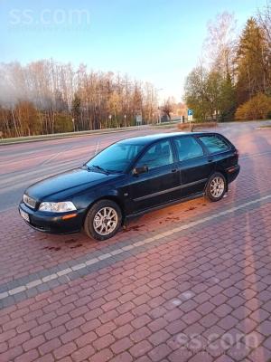 Black Volvo V40 2000 in Riga, with an engine capacity of 1.80 L and mileage of 219 thousand km for 1000 €, photo  on AUTOMOTO.COM.LV