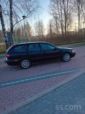 Melns Volvo V40 2000 Rīga, ar dzinēja tilpumu 1.80 L un nobraukumu 219 tūkst. km par 1000 €, foto 4 vietnē AUTOMOTO.COM.LV