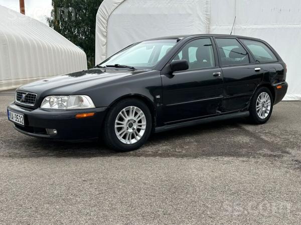 Melns Volvo V40 2004 Jelgava, ar dzinēja tilpumu 1.90 L un nobraukumu 317 tūkst. km par 950 €, foto 1 vietnē AUTOMOTO.COM.LV
