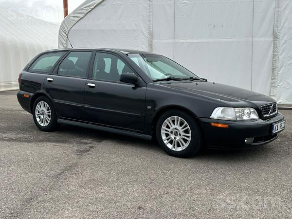Melns Volvo V40 2004 Jelgava, ar dzinēja tilpumu 1.90 L un nobraukumu 317 tūkst. km par 950 €, foto 2 vietnē AUTOMOTO.COM.LV