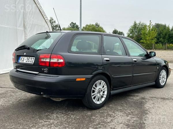 Melns Volvo V40 2004 Jelgava, ar dzinēja tilpumu 1.90 L un nobraukumu 317 tūkst. km par 950 €, foto 4 vietnē AUTOMOTO.COM.LV