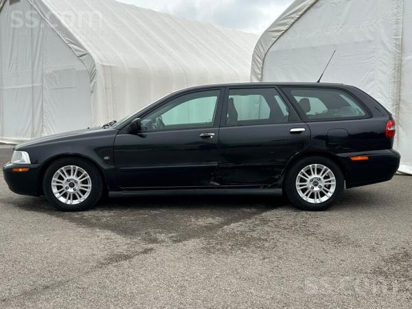 Melns Volvo V40 2004 Jelgava, ar dzinēja tilpumu 1.90 L un nobraukumu 317 tūkst. km par 950 €, foto 5 vietnē AUTOMOTO.COM.LV