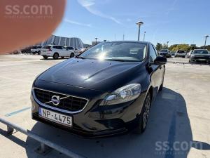 Черный Вольво В40 2013 в Рига, объемом двигателя 1.60 л и пробегом 279 тыс. км за 5300 €, фото 3 на AUTOMOTO.COM.LV