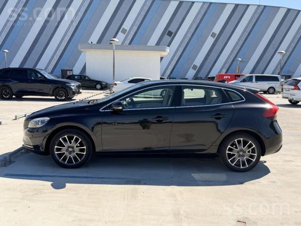 Black Volvo V40 2013 in Riga, with an engine capacity of 1.60 L and mileage of 279 thousand km for 5300 €, photo 3 on AUTOMOTO.COM.LV