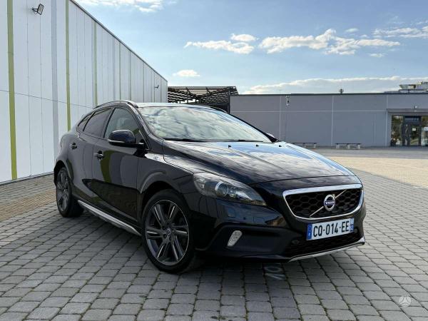 Melns Volvo V40 2013 Raseiniai, ar dzinēja tilpumu 2.00 L un nobraukumu 240 tūkst. km par 8950 €, foto 1 vietnē AUTOMOTO.COM.LV