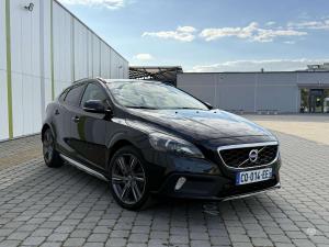 Black Volvo V40 2013 in Raseiniai, with an engine capacity of 2.00 L and mileage of 240 thousand km for 8950 €, photo  on AUTOMOTO.COM.LV