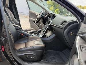Black Volvo V40 2013 in Raseiniai, with an engine capacity of 2.00 L and mileage of 240 thousand km for 8950 €, photo 13 on AUTOMOTO.COM.LV