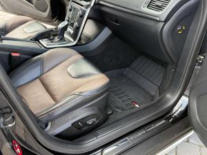 Black Volvo V40 2013 in Raseiniai, with an engine capacity of 2.00 L and mileage of 240 thousand km for 8950 €, photo 14 on AUTOMOTO.COM.LV