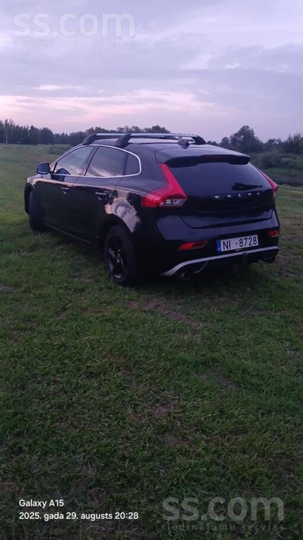 Melns Volvo V40 2014 Preiļi, ar dzinēja tilpumu 2.00 L un nobraukumu 275 tūkst. km par 6500 €, foto 2 vietnē AUTOMOTO.COM.LV