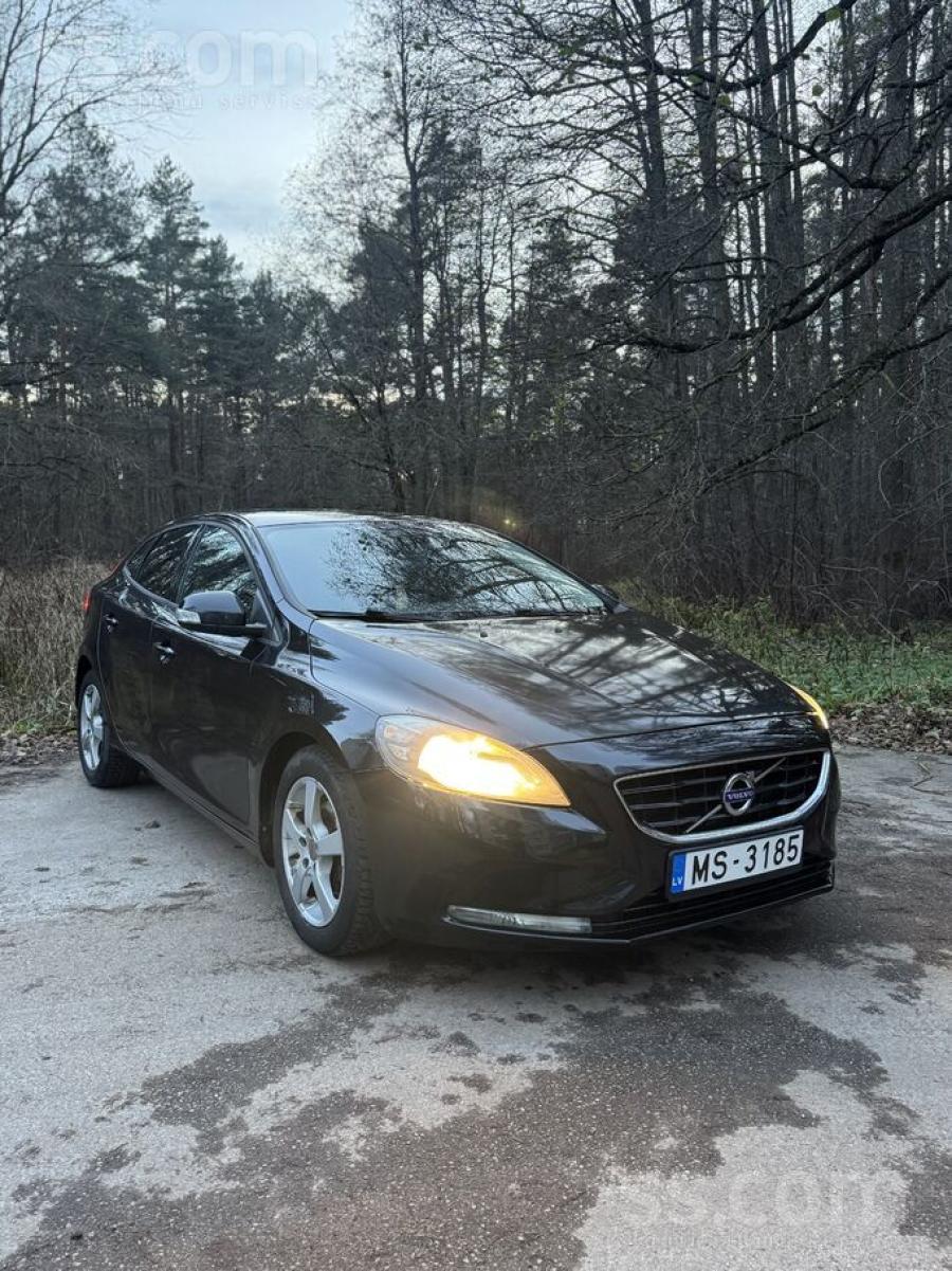 Melns Volvo V40 2014 Jūrmala, ar dzinēja tilpumu 1.60 L un nobraukumu 239 tūkst. km par 5900 €, foto 3 vietnē AUTOMOTO.COM.LV