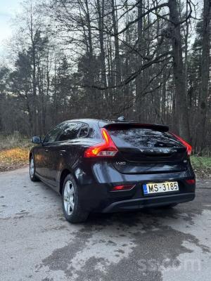 Melns Volvo V40 2014 Jūrmala, ar dzinēja tilpumu 1.60 L un nobraukumu 239 tūkst. km par 5900 €, foto 4 vietnē AUTOMOTO.COM.LV