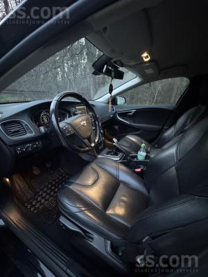 Melns Volvo V40 2014 Jūrmala, ar dzinēja tilpumu 1.60 L un nobraukumu 239 tūkst. km par 5900 €, foto 6 vietnē AUTOMOTO.COM.LV