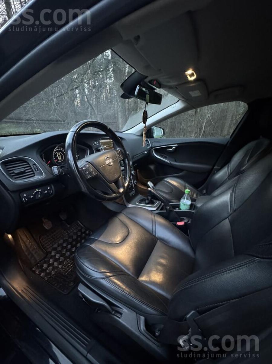 Melns Volvo V40 2014 Jūrmala, ar dzinēja tilpumu 1.60 L un nobraukumu 239 tūkst. km par 5900 €, foto 6 vietnē AUTOMOTO.COM.LV